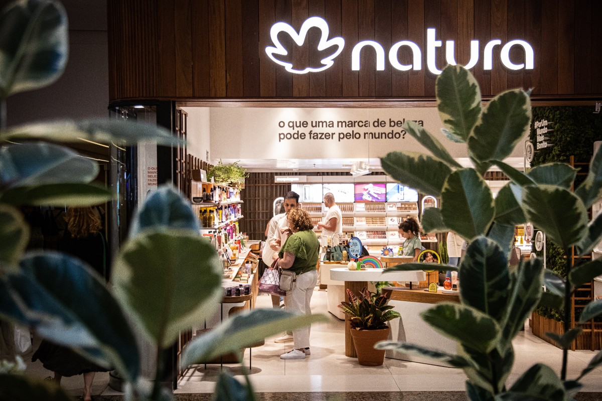 Natura acerta venda da Avon Internacional pelo preço de um chiclete, e ...