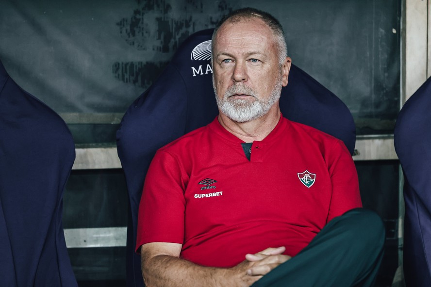 Mano Menezes celebra vitória no Fla-Flu e brinca com decisão de poupar ...