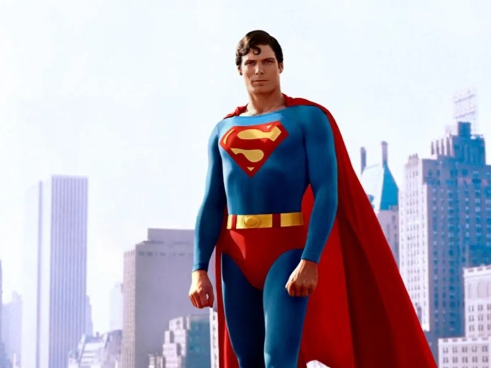 Por que o Superman usa a cueca por cima da calça? Relembre o figurino ...