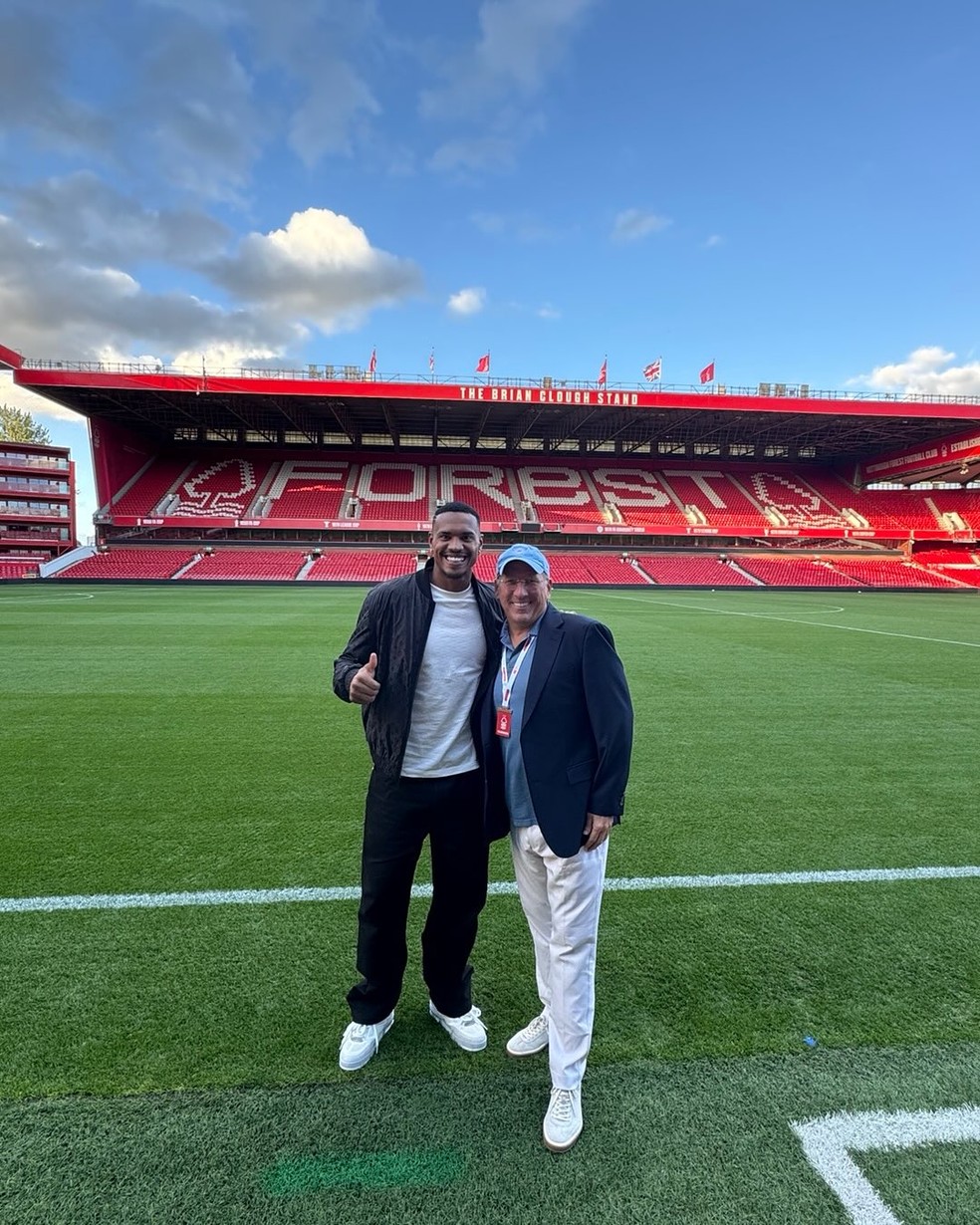 Nottingham Forest, da Inglaterra, anuncia contratação do goleiro John ...
