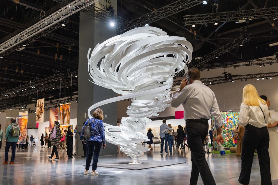 Produção têxtil tem destaque na 22ª Art Basel Miami Beach, com obras de ...