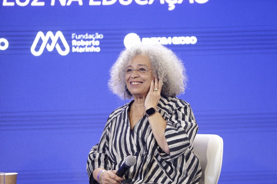 Angela Davis critica censura e defende que educação é o caminho para ...