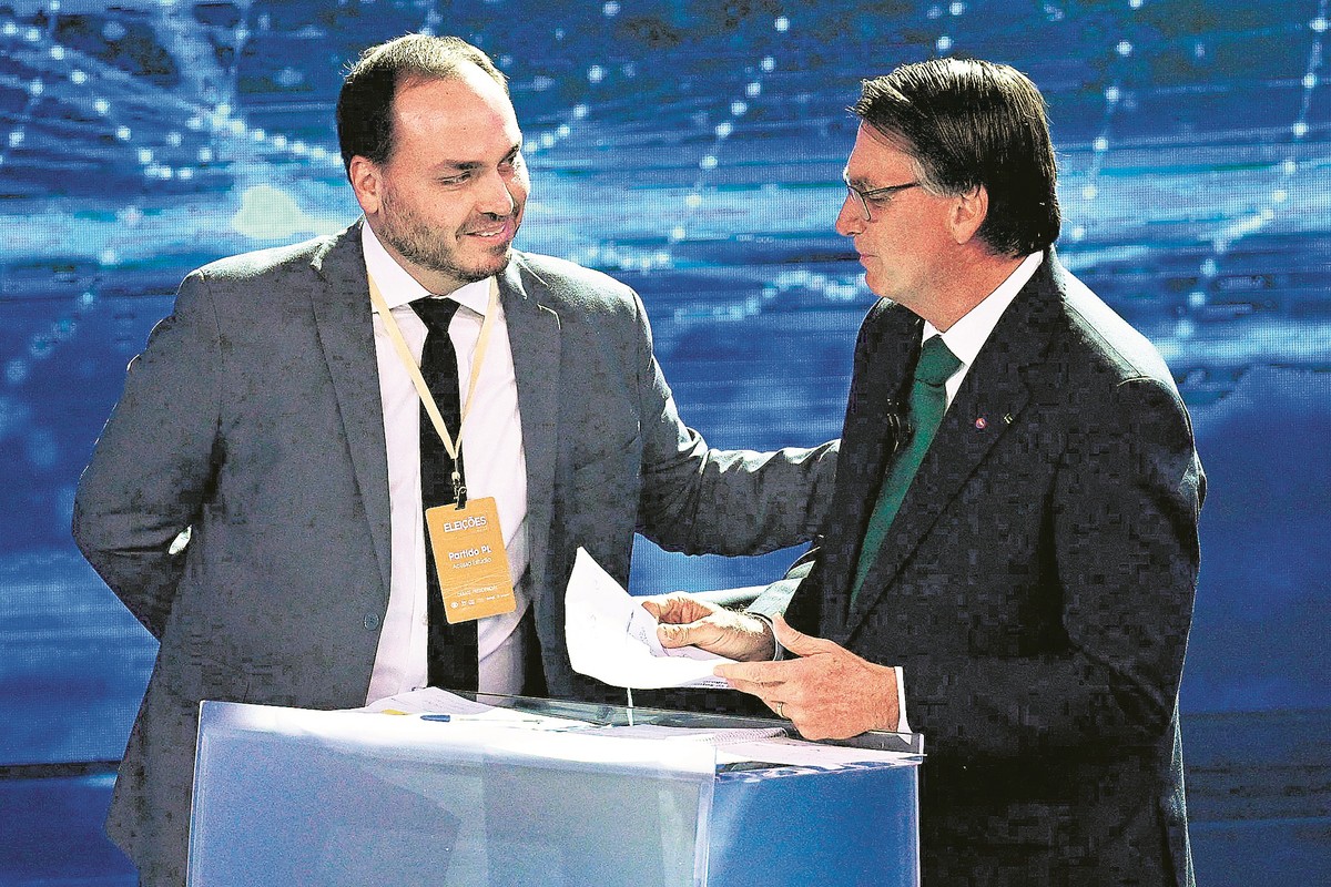 'Estratégia está sendo desmascarada', diz Carlos Bolsonaro após fala de ...