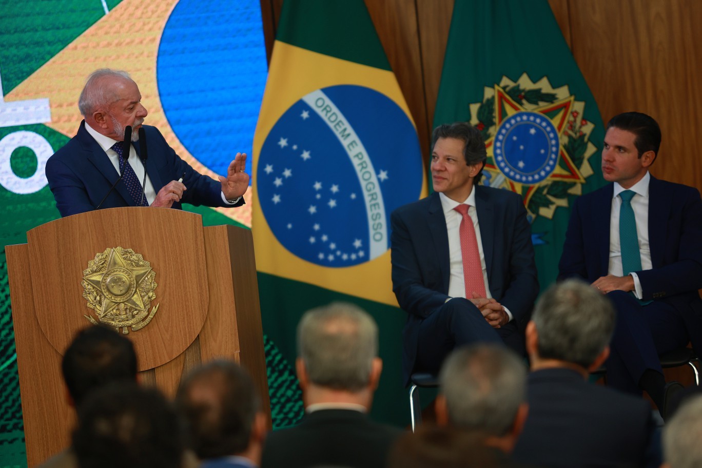 Fim da escala 6x1: governo investe em projetos de lei para alavancar ...
