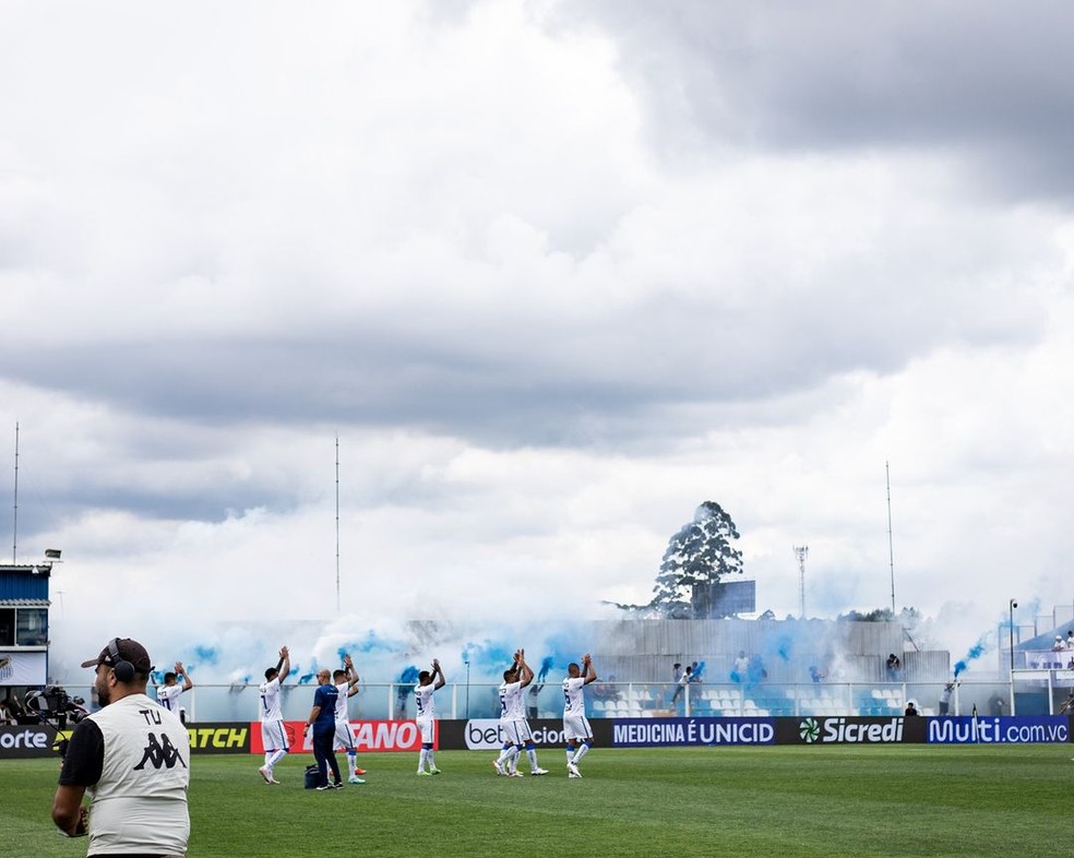 Hino cantado por Naldo, sucesso na várzea e torcida apaixonada: a ...