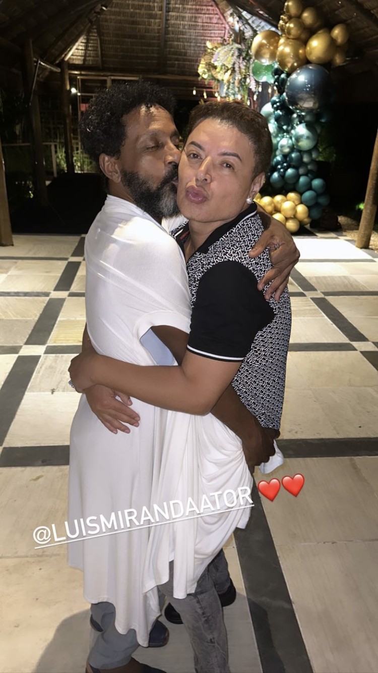 Viviane Araújo comemora 48 anos em festa ao lado do marido e de amigos como Luis Miranda e Luma ...