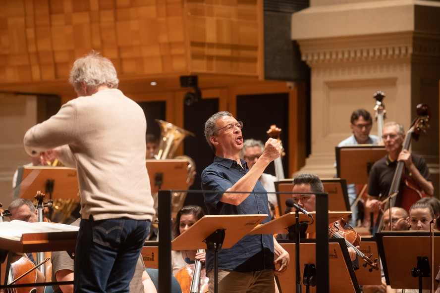 Barítono que cantou na coroação de Charles III se apresenta em São ...