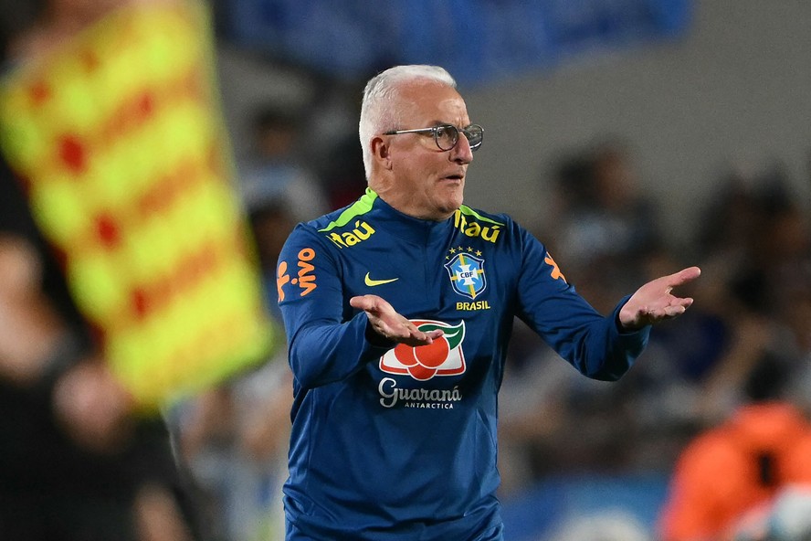 Em último ato na seleção, Dorival cobrou intensidade de atacantes, mas ...