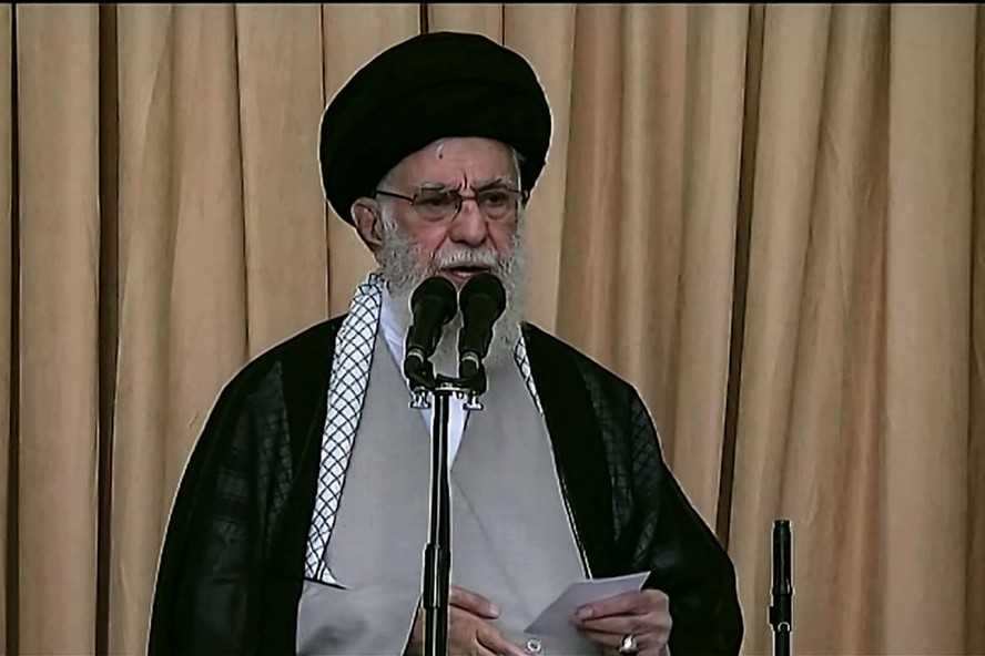 Aiatolá Khamenei promete 'punição severa' contra Israel por ataque ao ...