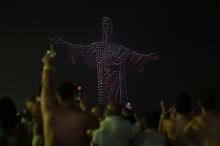 Réveillon 2026: conheça os segredos do show de drones que Alok ofereceu ...