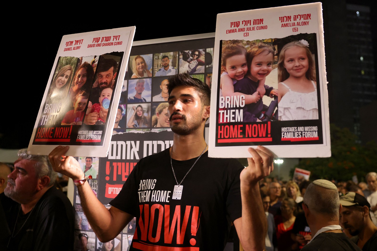 Bebês, idosos e famílias inteiras: veja quem são os reféns do Hamas