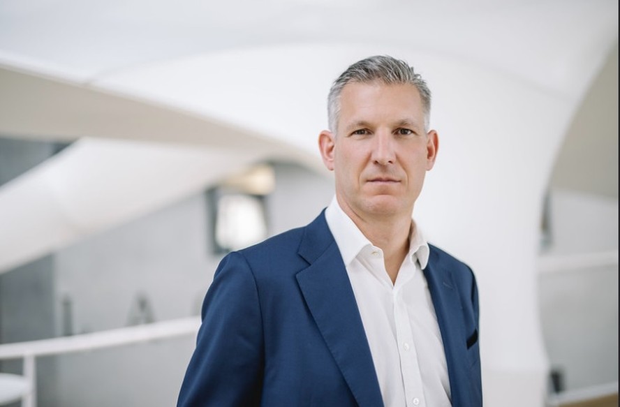 Nestlé tem seu terceiro CEO em menos de um ano: saiba quem é