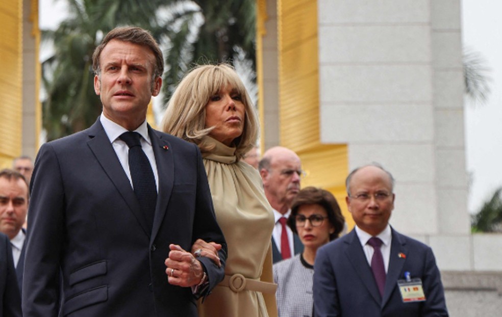 Macron e Brigitte: Como o presidente da França conheceu sua mulher?