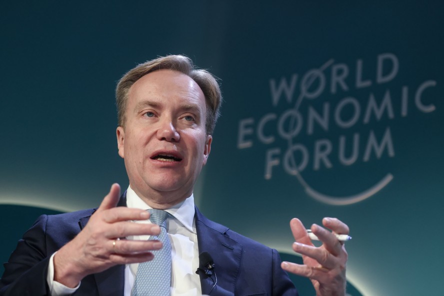 'Economia global poderia estar pior', diz presidente do Fórum Econômico ...