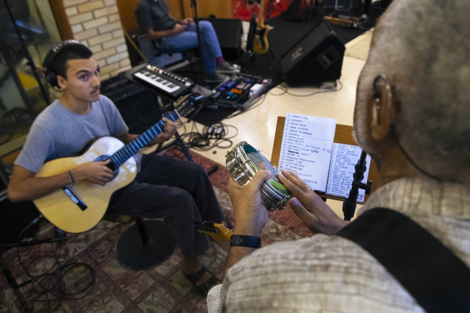 Neta de Gilberto Gil, Flor Gil traz ao Brasil turnê de lançamento de ...