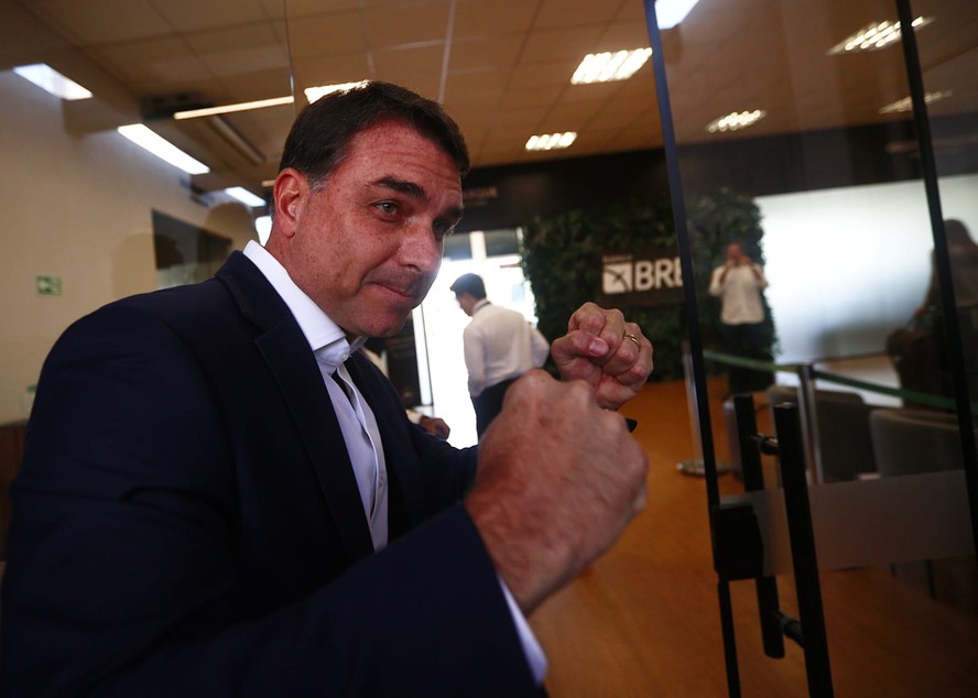 Flávio diz que Bolsonaro nunca se encontrou com Vorcaro, do Banco Master