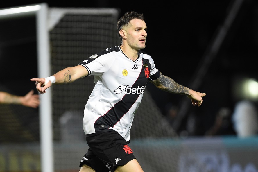 Vasco faz bom segundo tempo, consegue virada e derrota o Athletico-PR