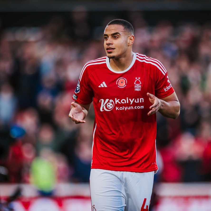 Chelsea e Bayern disputam zagueiro Murillo, diz jornal