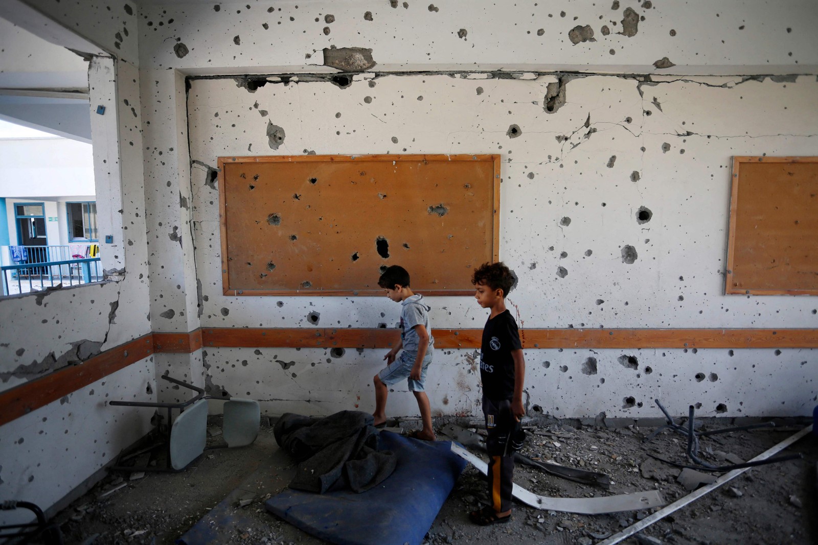 Jovens de kibutz devastado por ataque em Israel voltam à escola