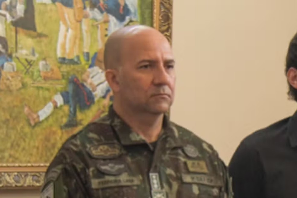 Federal police arrest four military officers and one federal agent in ...