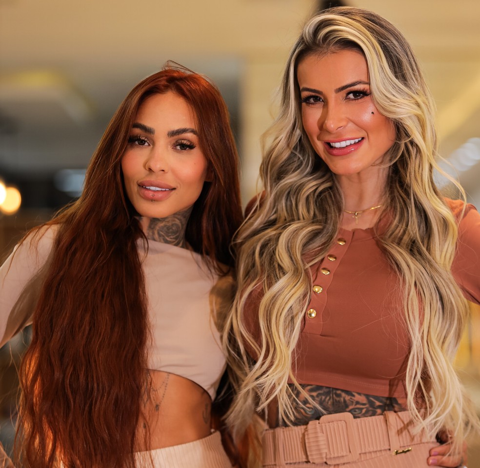 Andressa Urach gasta R$ 100 mil em técnica ousada de mega hair com fios de ouro; veja fotos