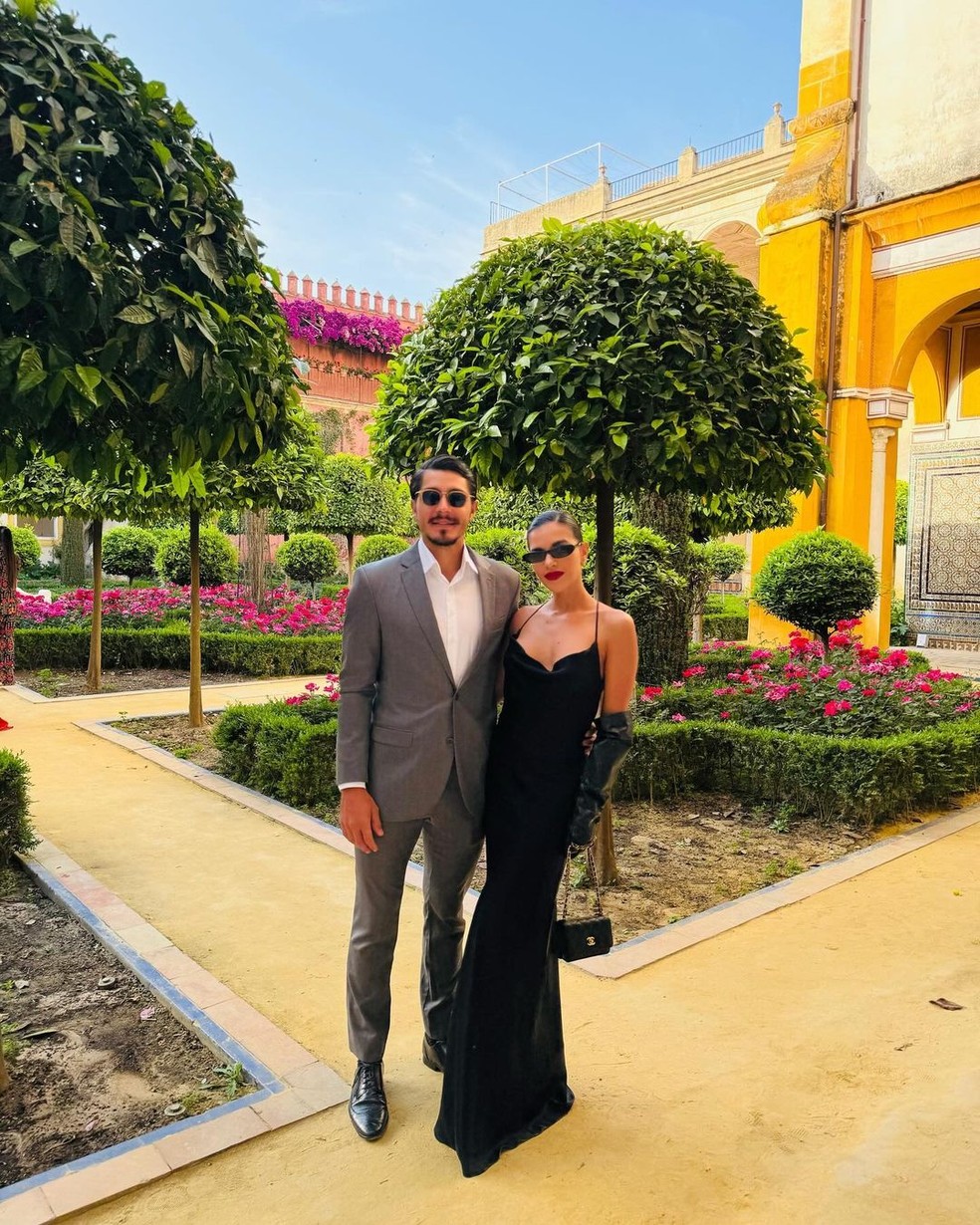 Mariana Rios abre álbum com namorado em Sevilha e se declara: 'Mi corazón'