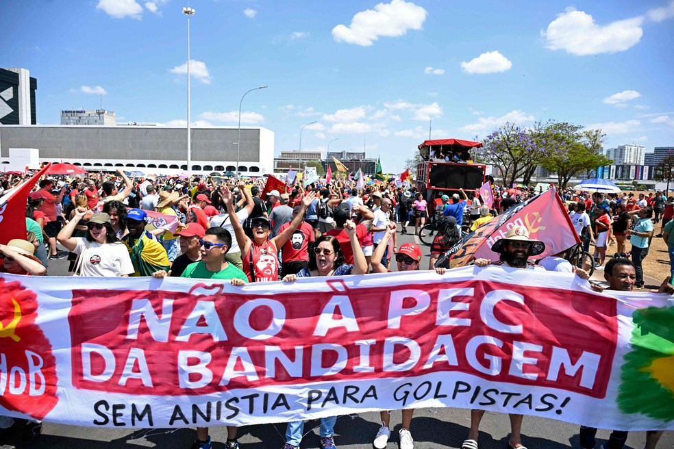 Manifestações contra PEC da Blindagem e projeto da Anistia reúnem ...