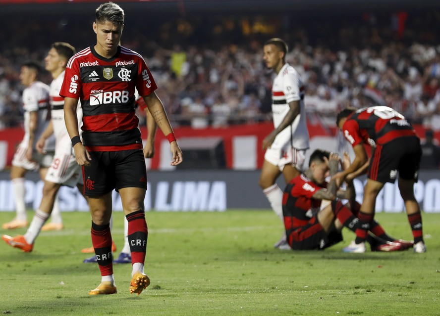 Fora da zona de classificação, Flamengo tem 50% de chances de ir à ...