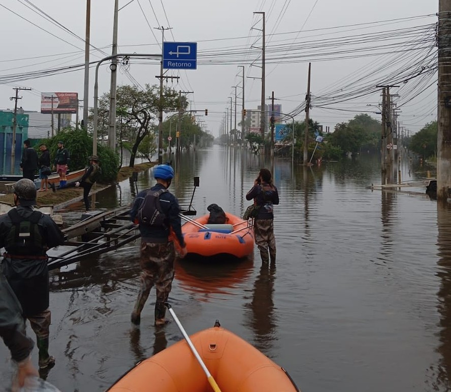 Chuva no RS: cadeirantes vivem drama para se salvar em meio a enchentes