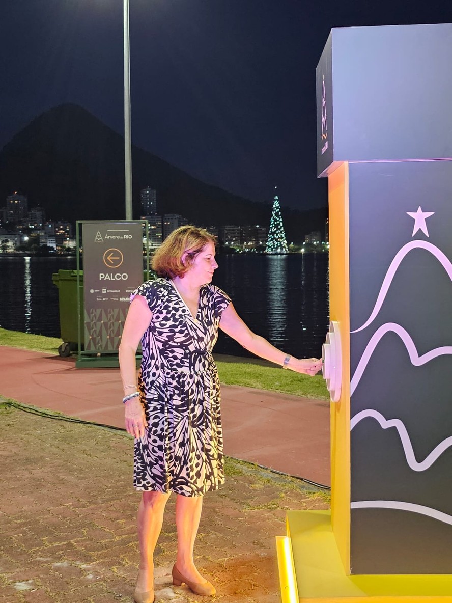 Árvore da Lagoa é acesa com convidada especial em cerimônia de esperança