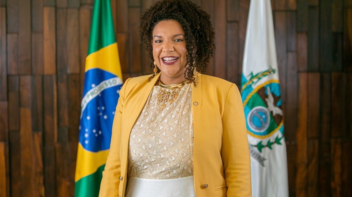 Deputada Renata Souza anuncia que está grávida do primeiro filho os 41 anos