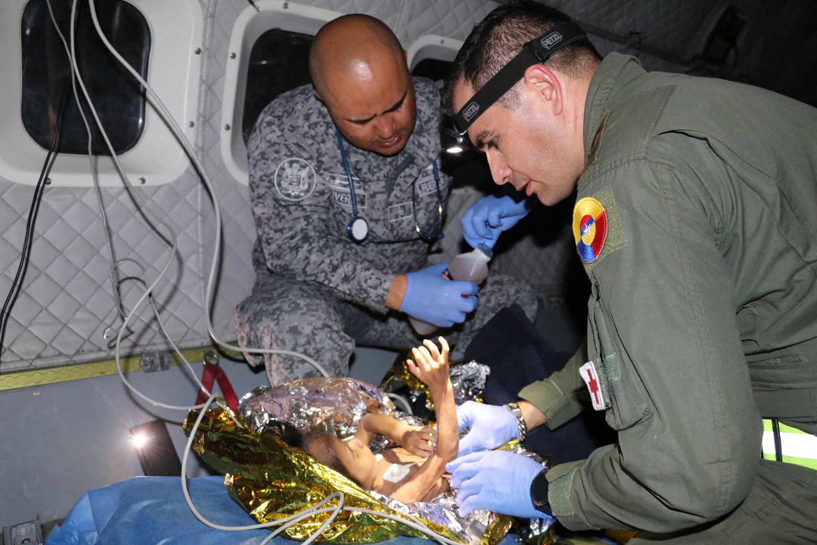 História de crianças que sobreviveram à queda de avião e ficaram 40 ...