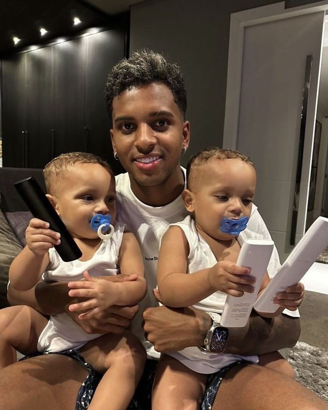 Mesmo nome, profissão, traços físicos e altura: quem são os 'sósias do ...