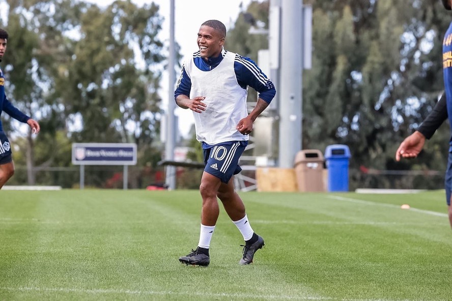 Douglas Costa usa time da 4ª divisão da Itália como ponte antes de ...