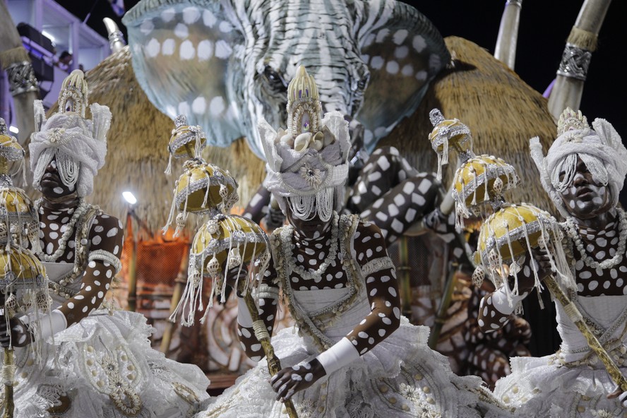 Em carnaval marcado por enredos pretos, Unidos de Padre Miguel e ...