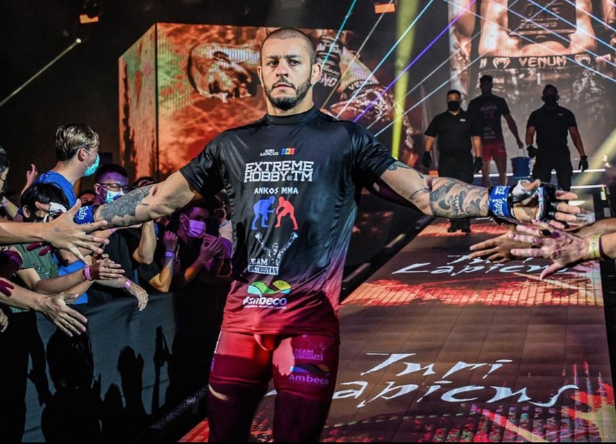 Lutador de MMA morre aos 27 anos após acidente de moto