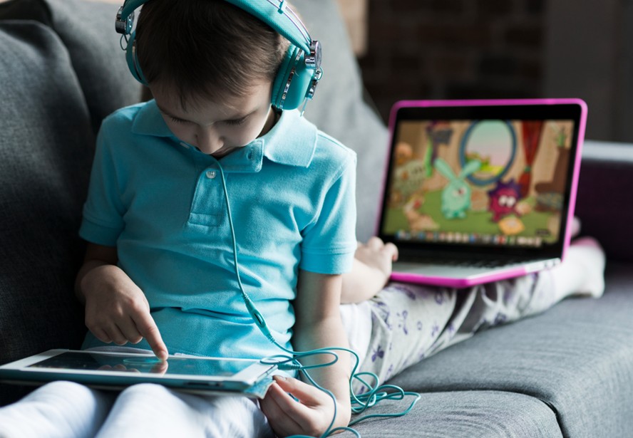 Crianças acessam a internet cada vez mais cedo, e 65% já adotam IA ...