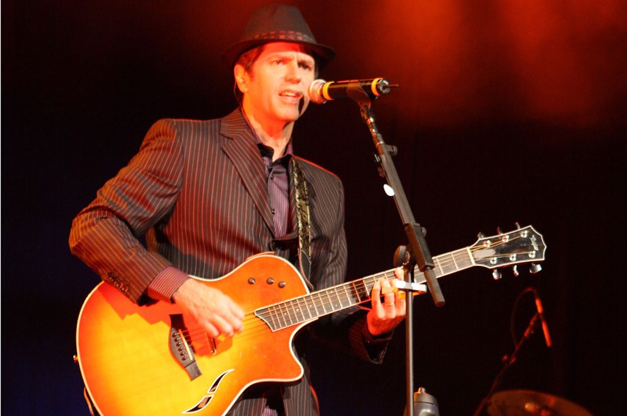 Com dengue, Leoni adia show de seus 40 anos de carreira no Circo Voador