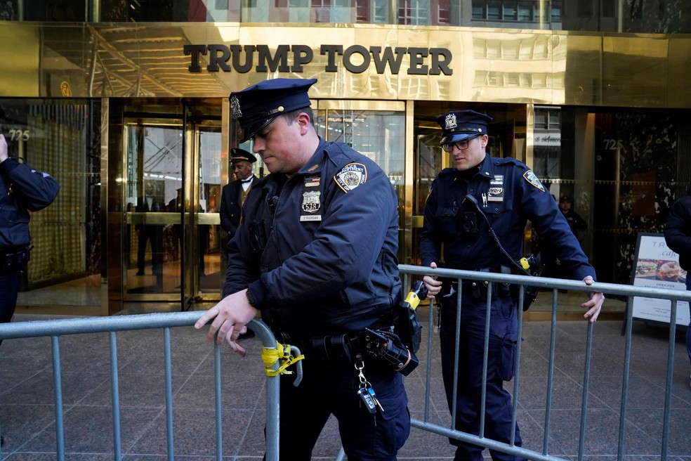 Polícias nos EUA ficam em prontidão para possível indiciamento de ...