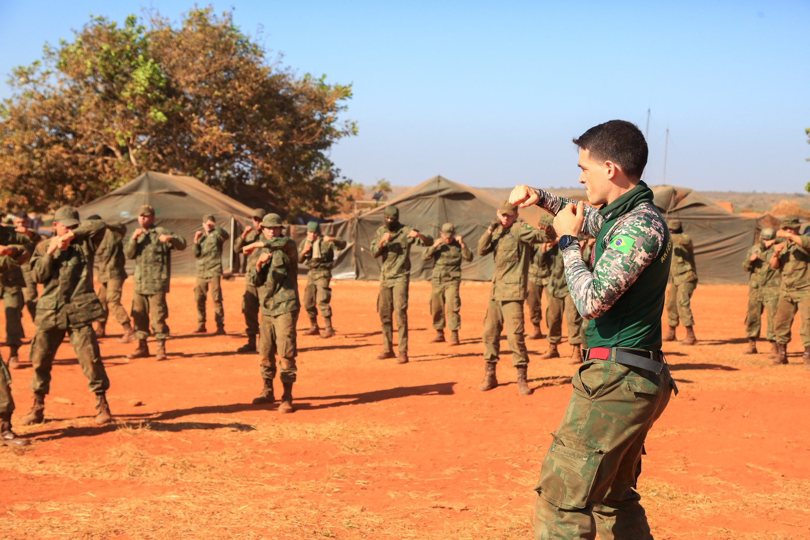 Marinha une tropas dos EUA e China pela 1ª vez em operação militar no ...
