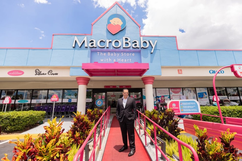 Empresário brasileiro de loja de enxoval para bebês que faz sucesso nos ...