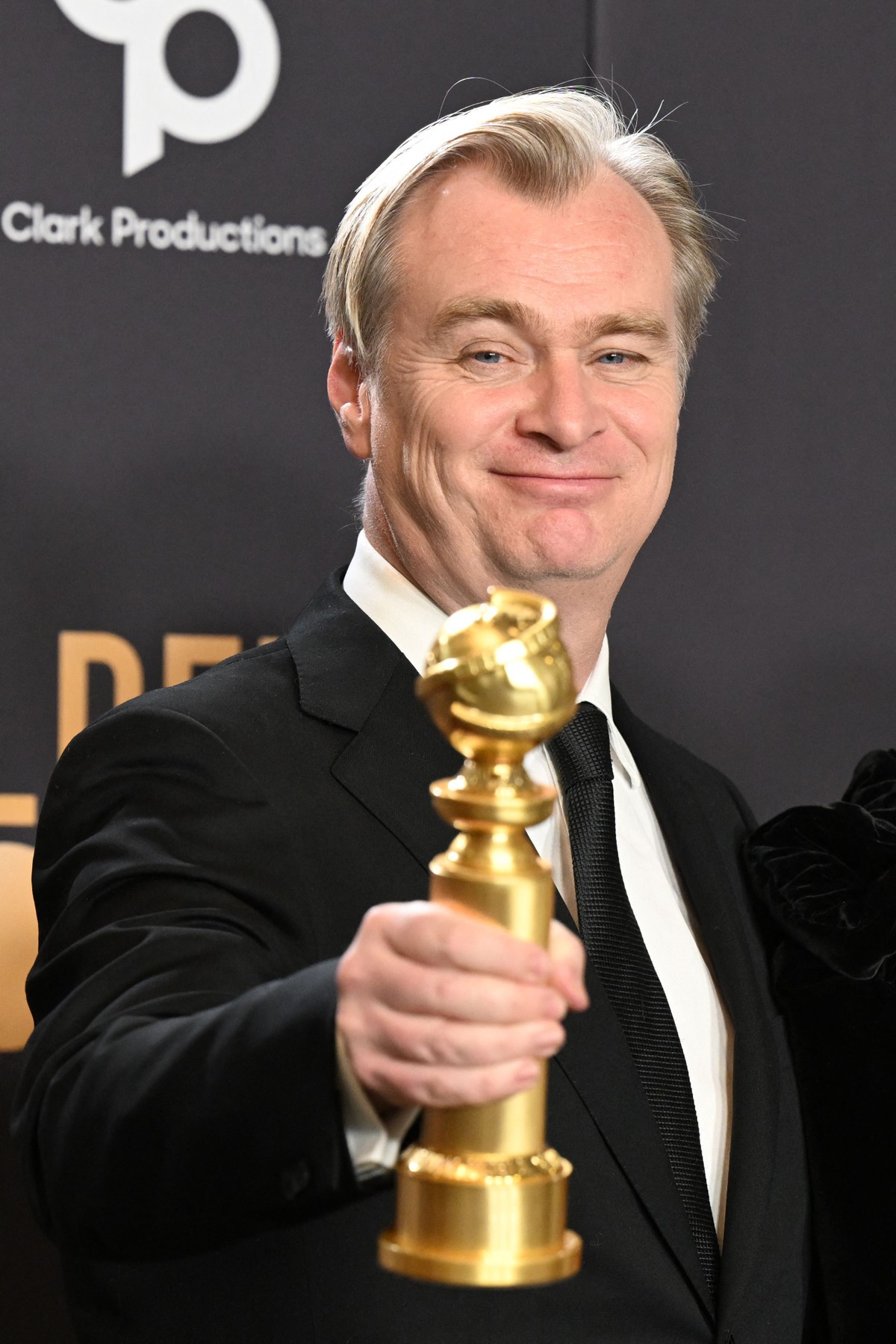 Christopher Nolan ganha prêmio de diretores dos EUA por 'Oppenheimer'