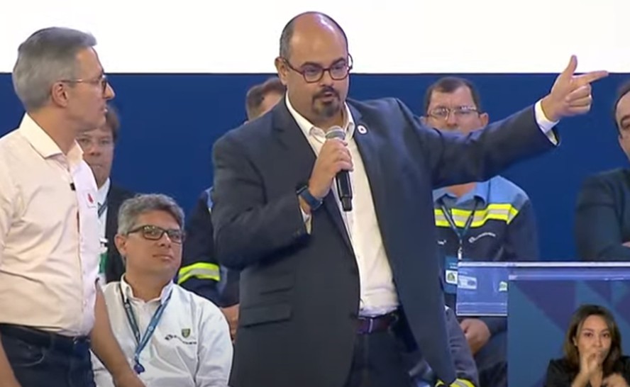 De olho em 2026, Zema faz gesto inédito e deixa vice falar em evento ...