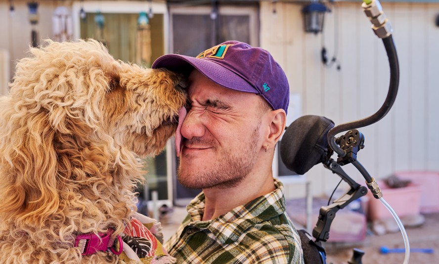 'É incrível': primeiro homem a receber chip da Neuralink, de Musk ...