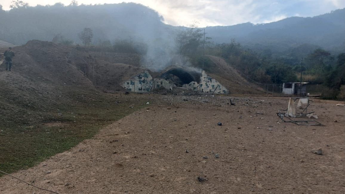 Veja imagens de destruição em base La Carlota e no Forte Tiuna, onde ...