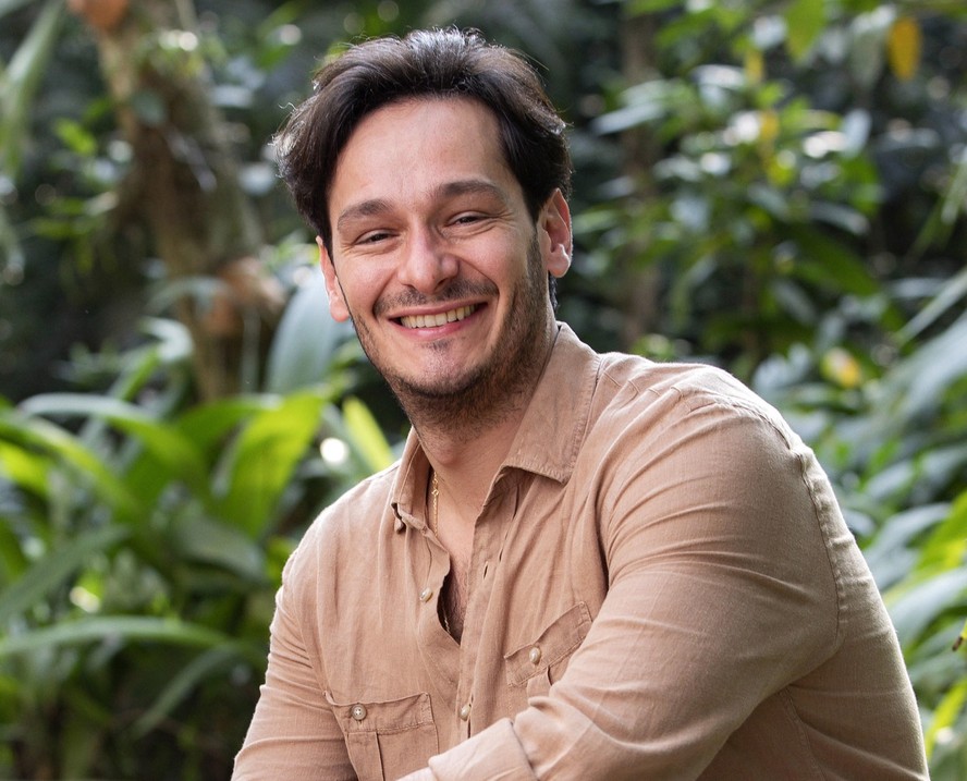 Autor de 'Renascer', Bruno Luperi acerta renovação de contrato com a Globo