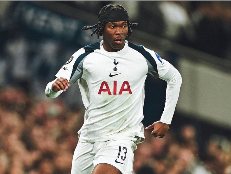 Jogador do Tottenham é ameaçado com arma por agente esportivo em Londres