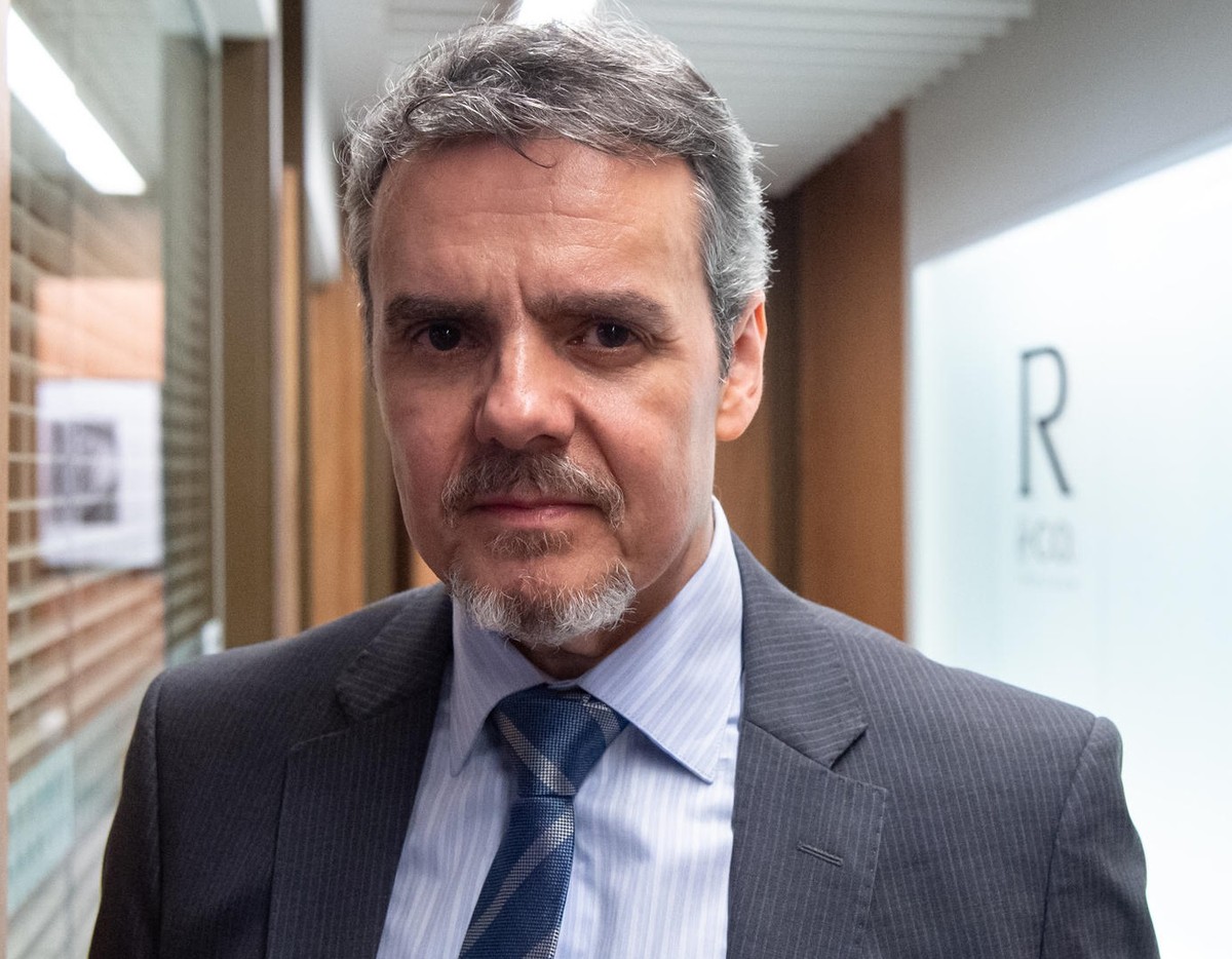 Cassio Gabus Mendes vai viver um vilão no remake de 'Elas por elas ...