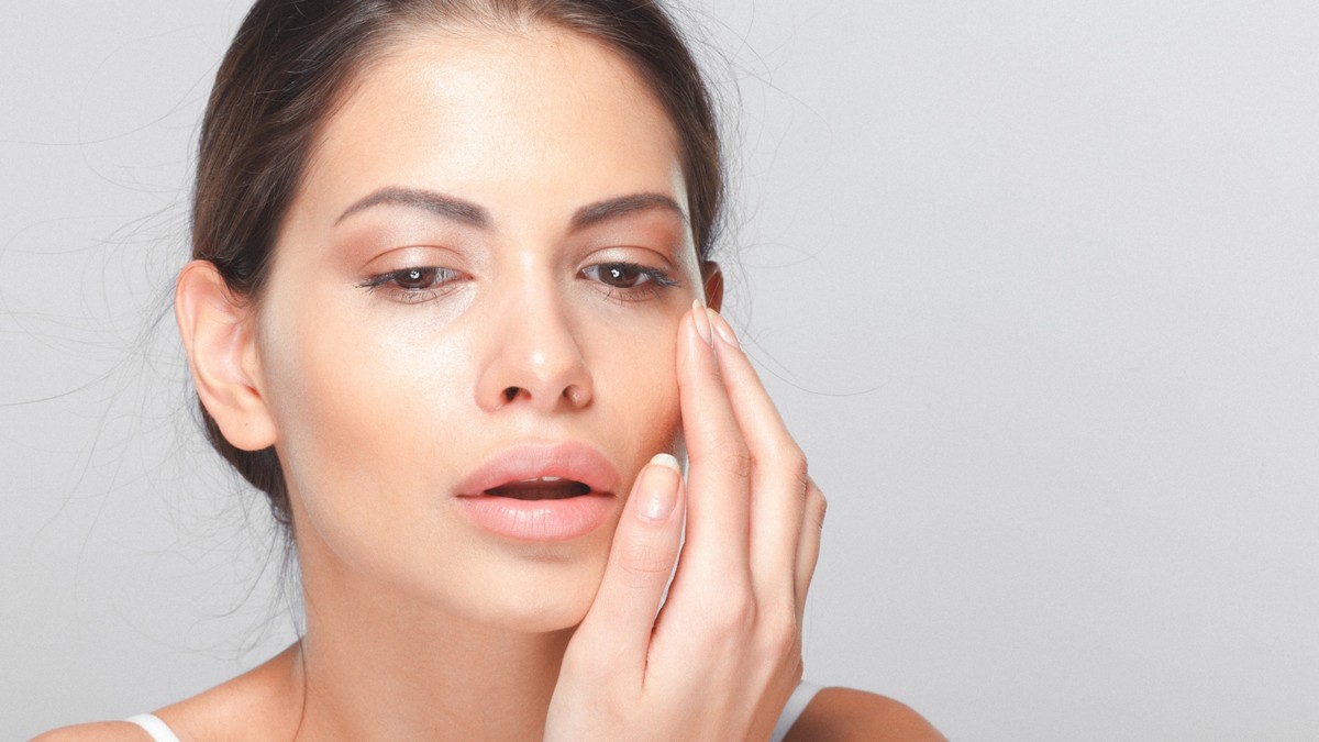 Flacidez facial: saiba o que é, como prevenir e tratar o 'efeito bulldog'