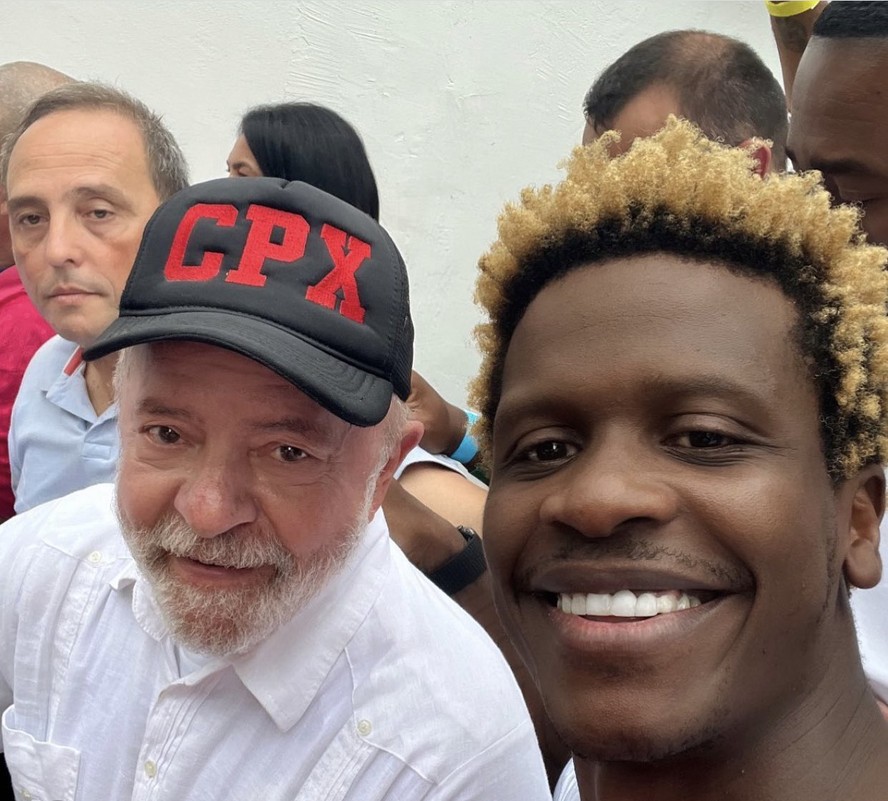 Bolsonaristas atacam Lula por foto feita no Complexo do Alemão ao lado ...